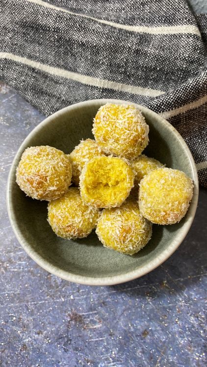 Mango and coconut balls - Natlicious food